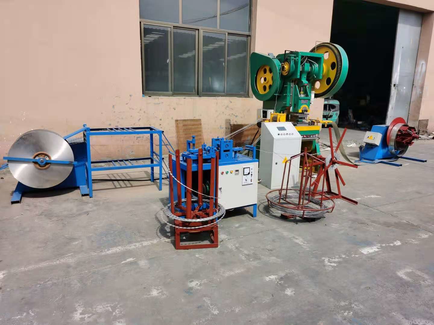 Punch Pressure 40T 9 Strips Razor Barbed Wire Machine , Shaving Blade ...